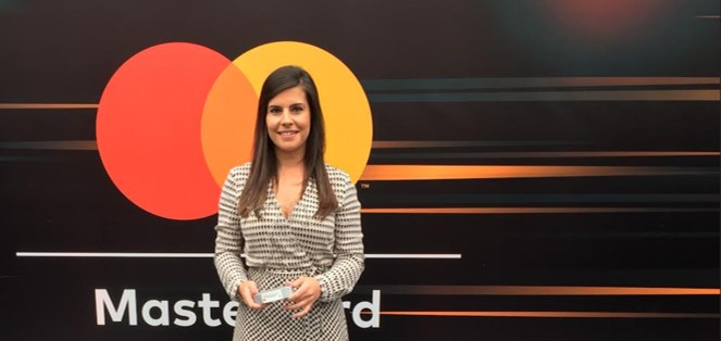 Ana Freire Veiga rep un premi en reconeixement del seu talent científic ...